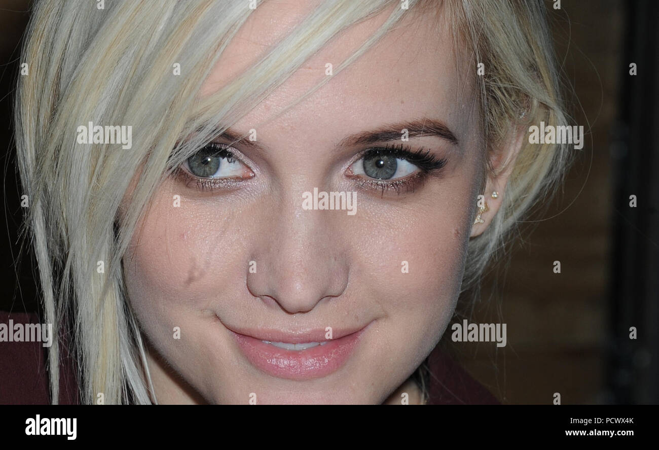 NEW YORK, NY - FEBRUARY 05: Bronx Mowgli Wentz, Ashlee Simpson Ross and ...