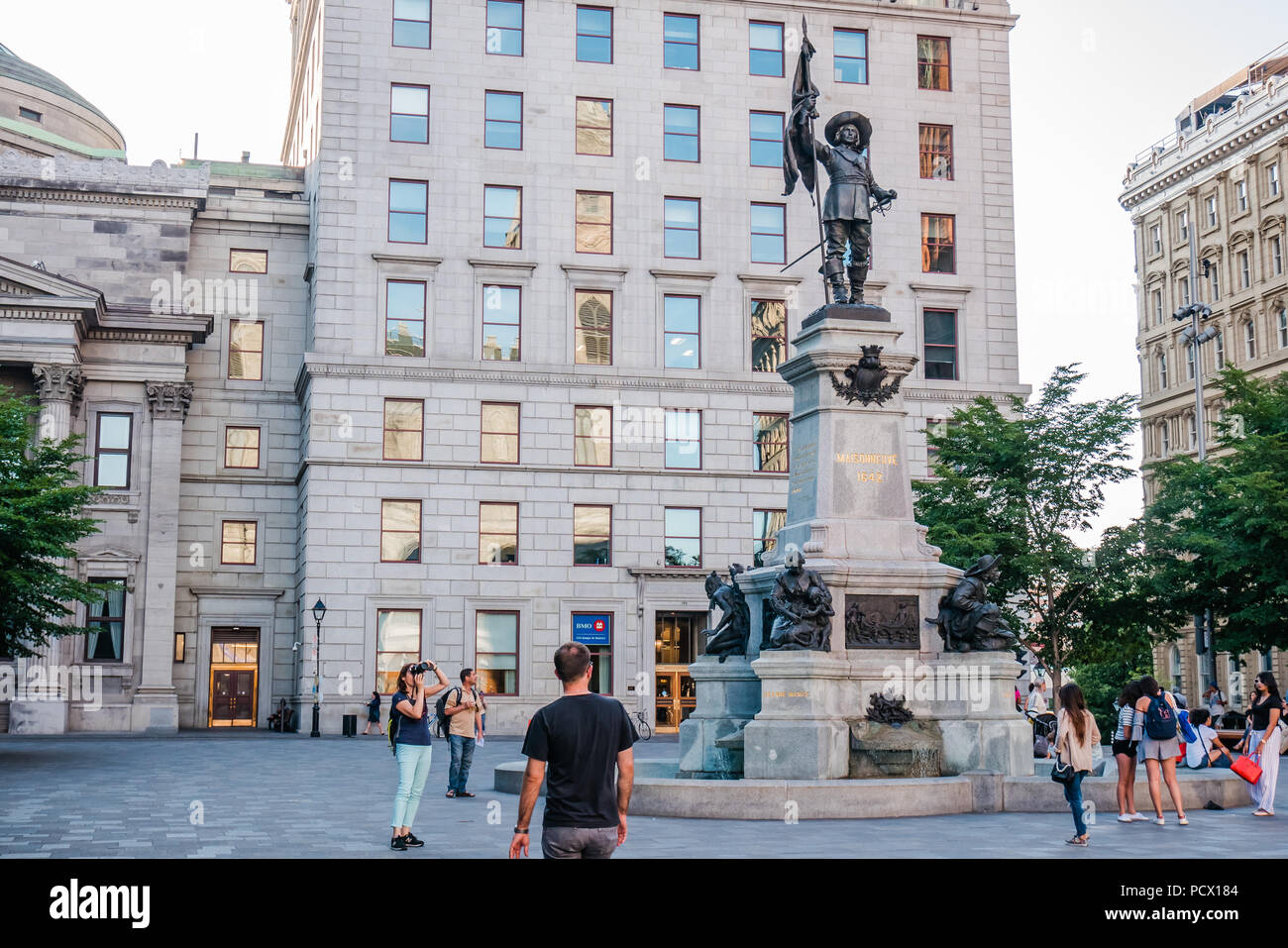 Montreal maisonneuve statue hi-res stock photography and images - Alamy
