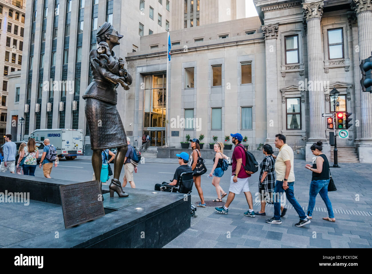 Place d'armes montreal statue hi-res stock photography and images - Alamy