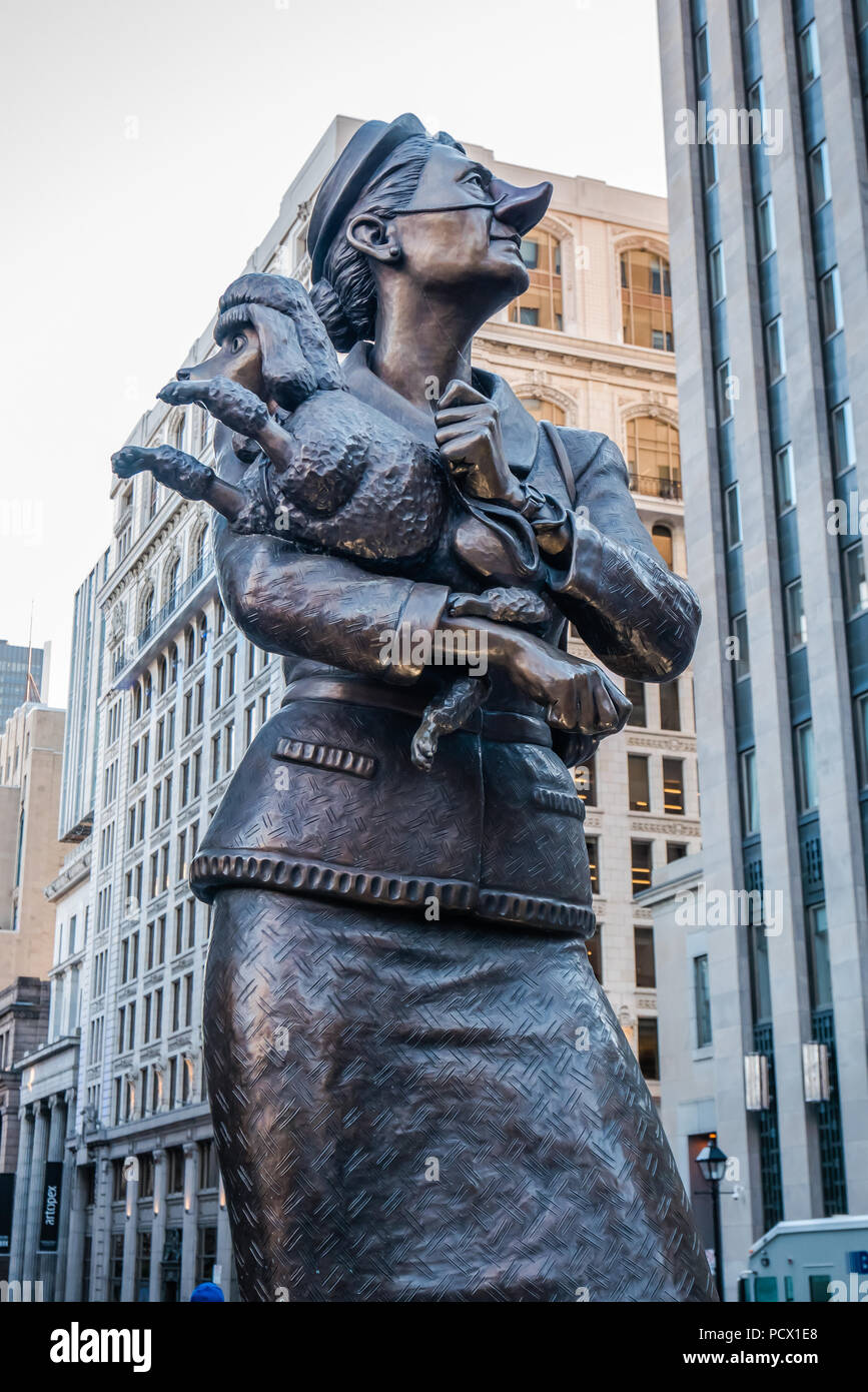 Place d'armes montreal statue hi-res stock photography and images - Alamy
