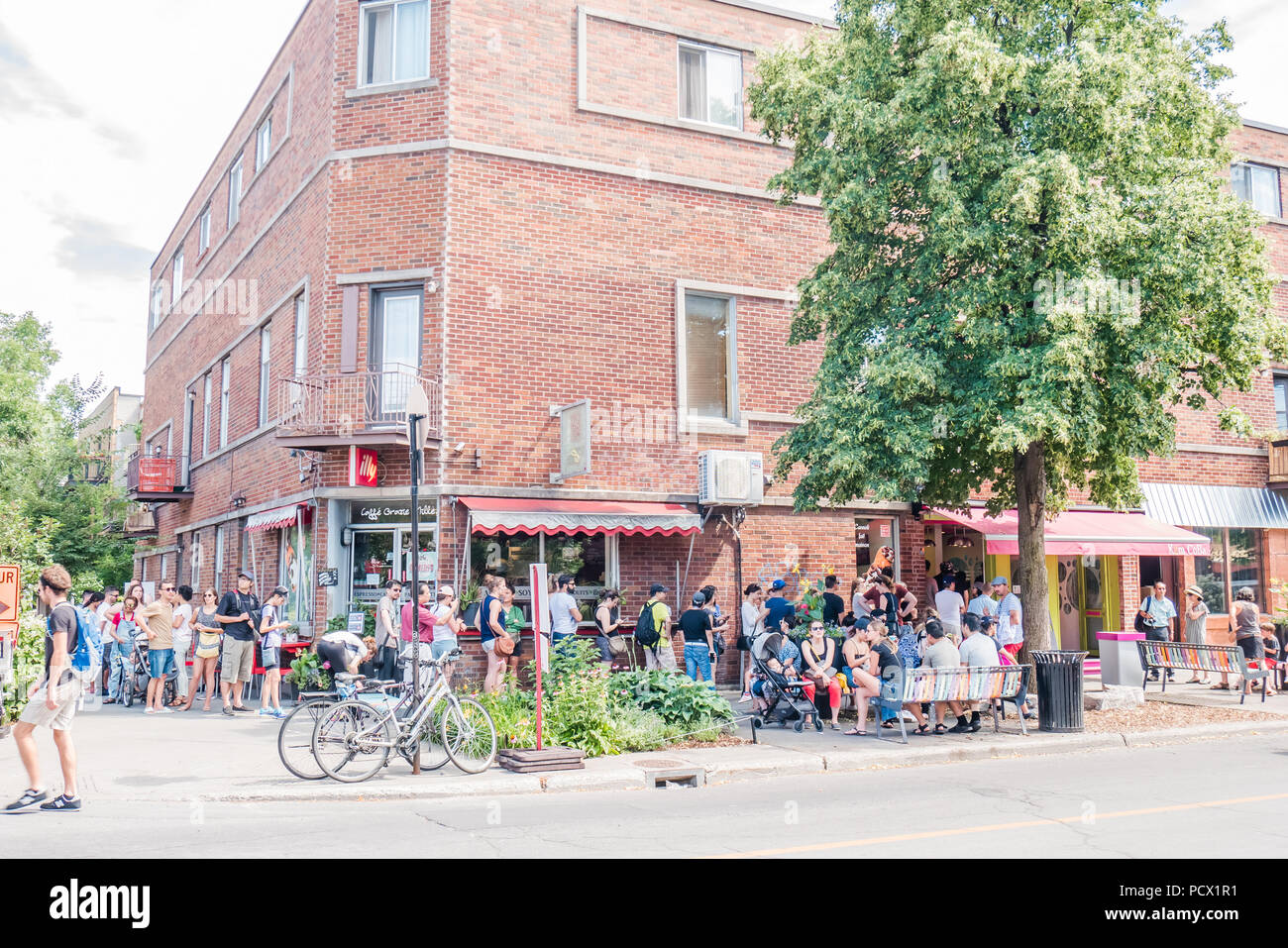 Ice cream shop line hi-res stock photography and images - Alamy