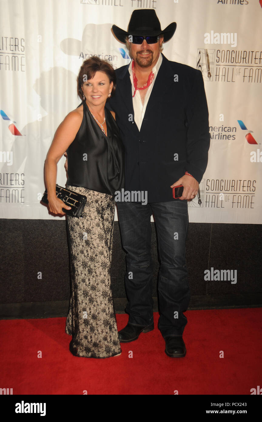 NEW YORK, NY - JUNE 18: Toby Keith attends the Songwriters Hall of Fame ...