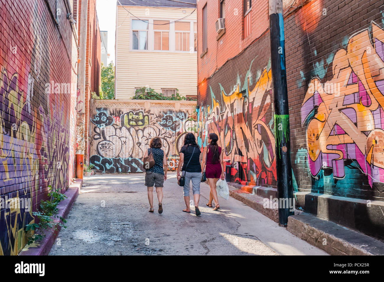 montreal graffiti alley Stock Photo - Alamy