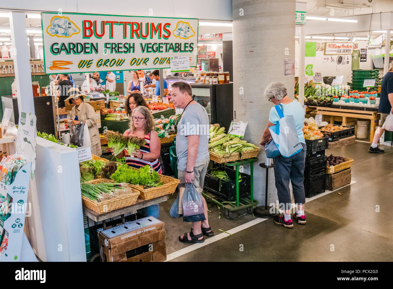 Busy farmers market hi-res stock photography and images - Alamy