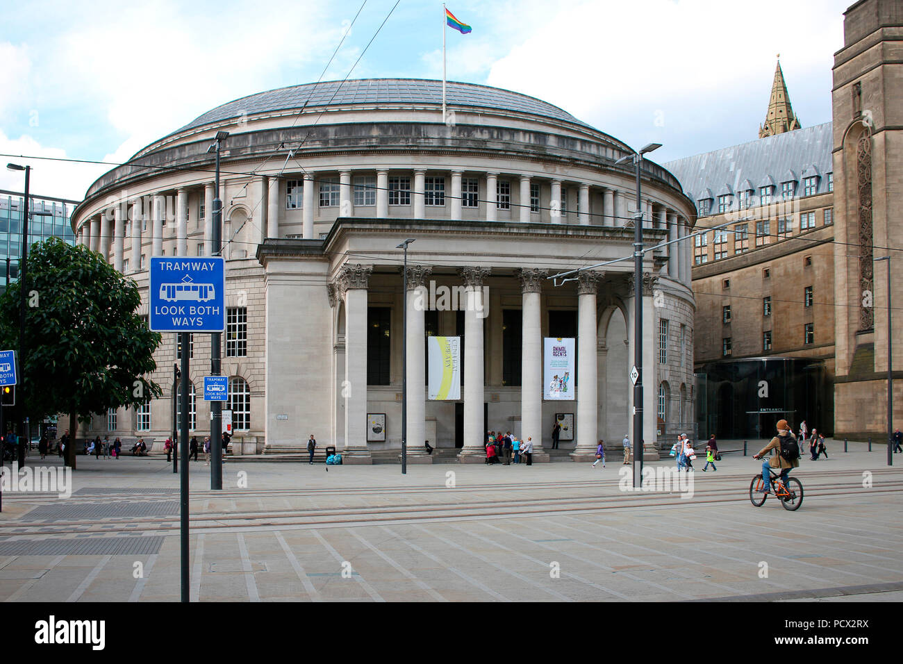 Central library manchester hi-res stock photography and images - Alamy