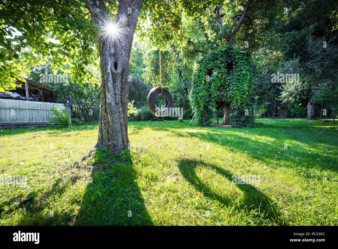 Treehouse kids hi-res stock photography and images - Alamy