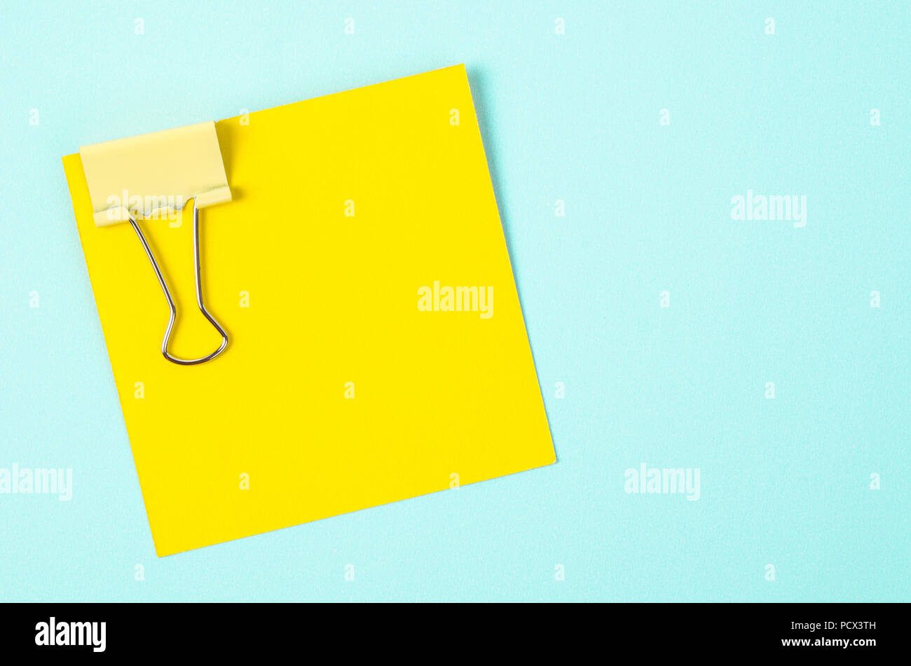 yellow binder clips and yellow sticky notes on green background Stock ...