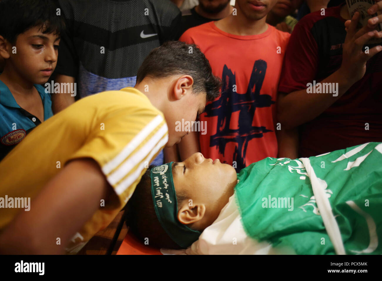 Nusairat, Gaza Strip, Palestinian Territory. 4th Aug, 2018. Relatives ...