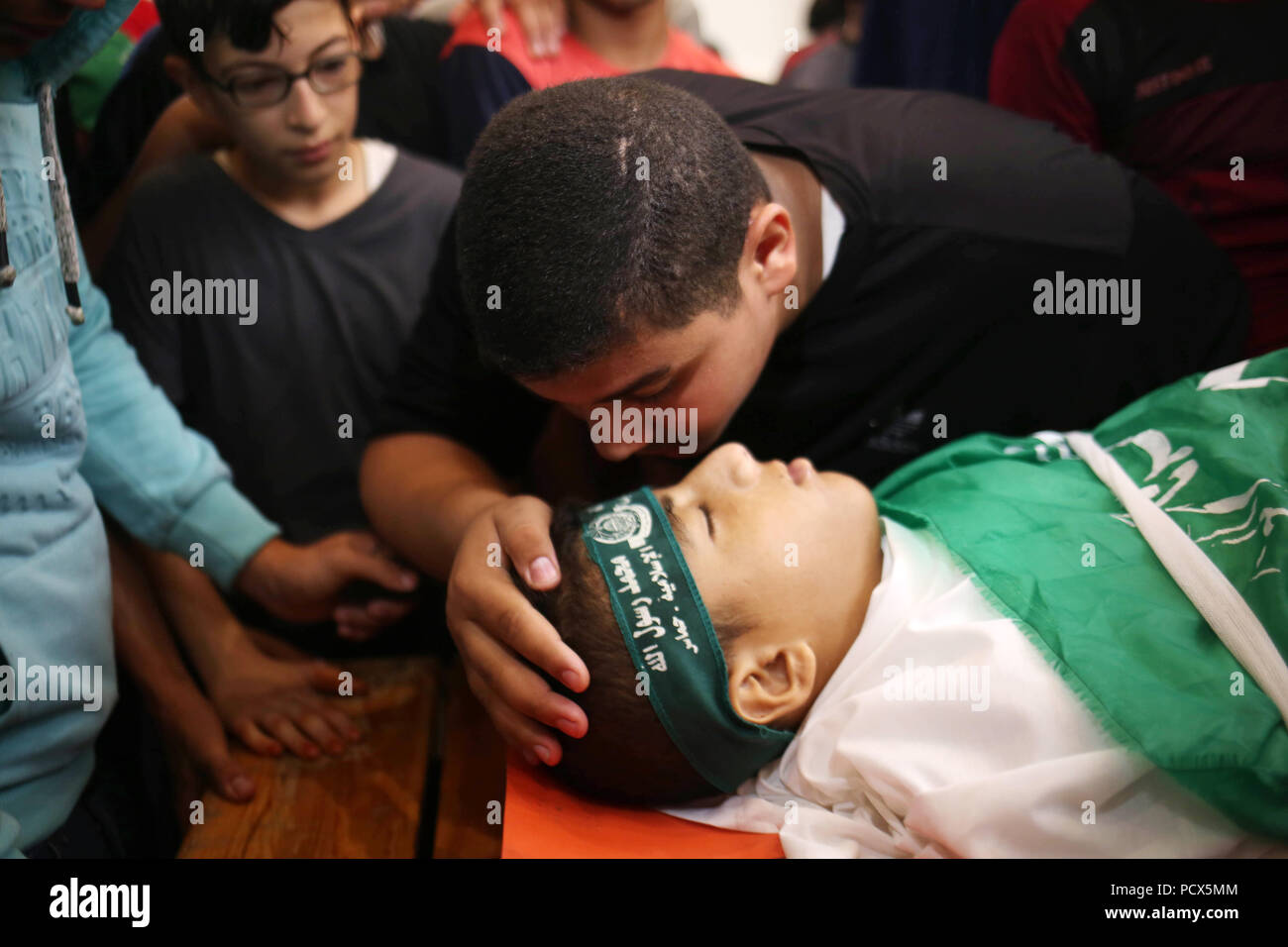 Nusairat, Gaza Strip, Palestinian Territory. 4th Aug, 2018. Relatives ...