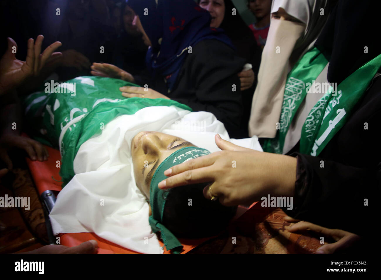 Nusairat, Gaza Strip, Palestinian Territory. 4th Aug, 2018. Relatives ...