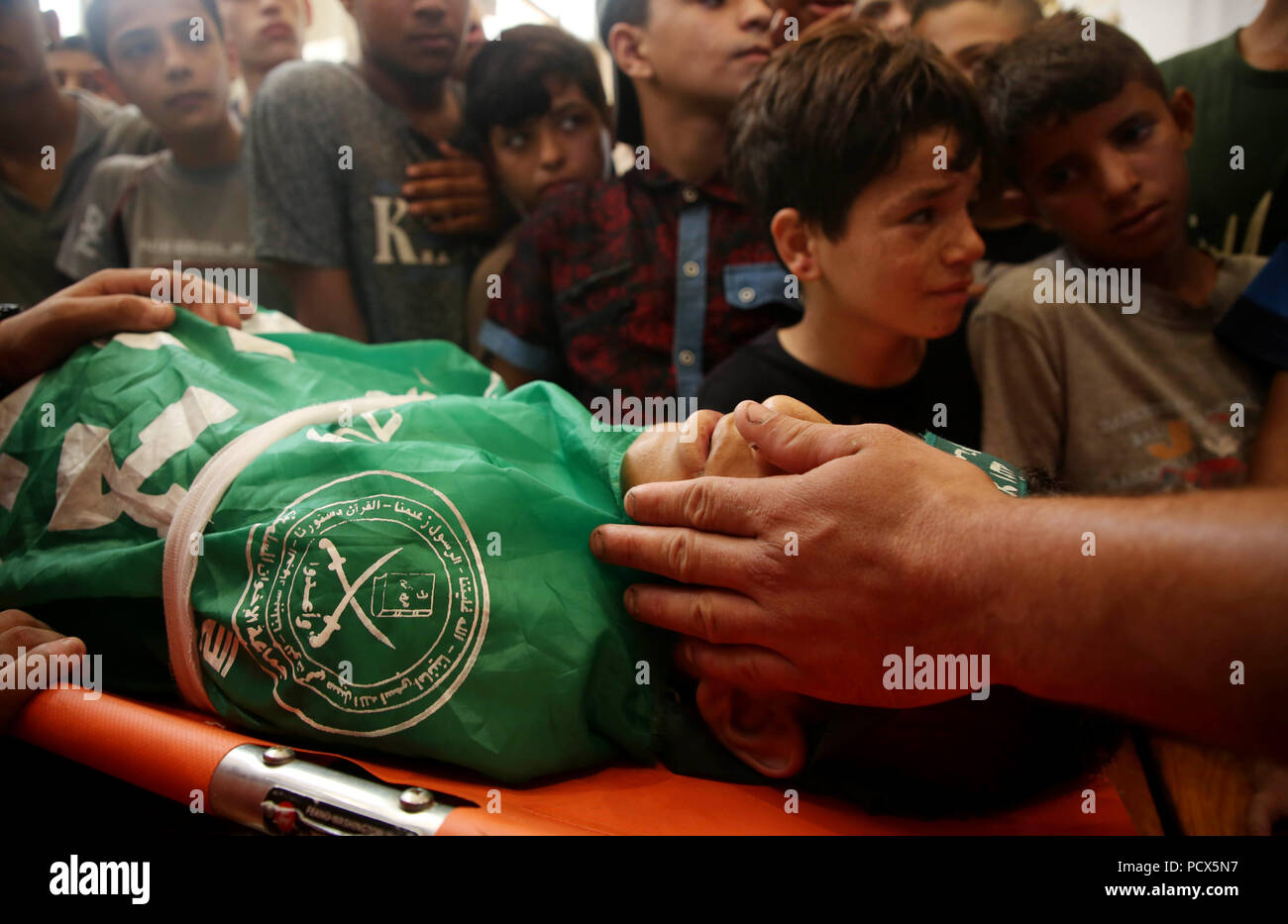 Nusairat, Gaza Strip, Palestinian Territory. 4th Aug, 2018. Relatives ...