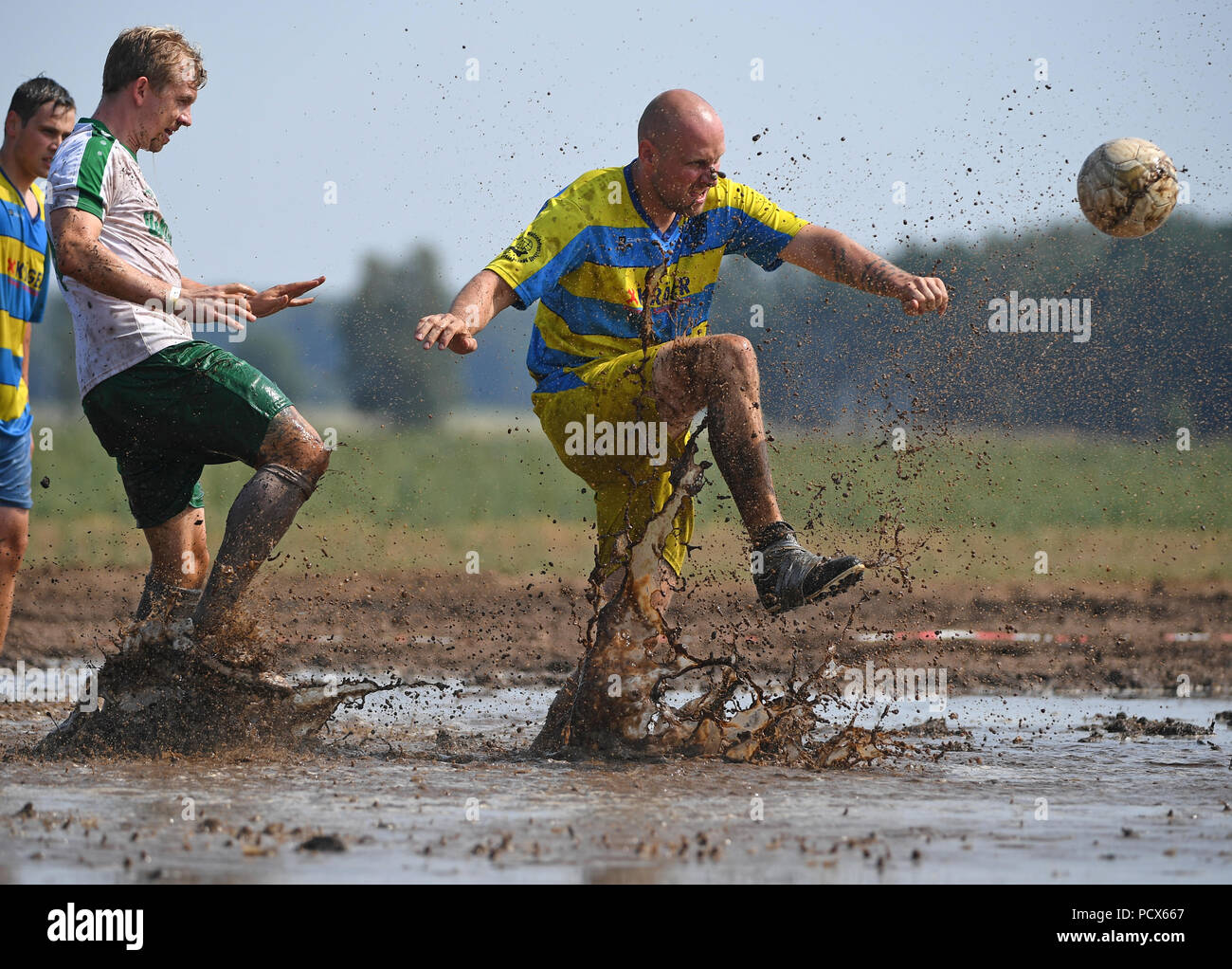 Woellnau, Germany. 04th Aug, 2018. Players of the German Mud Soccer ...