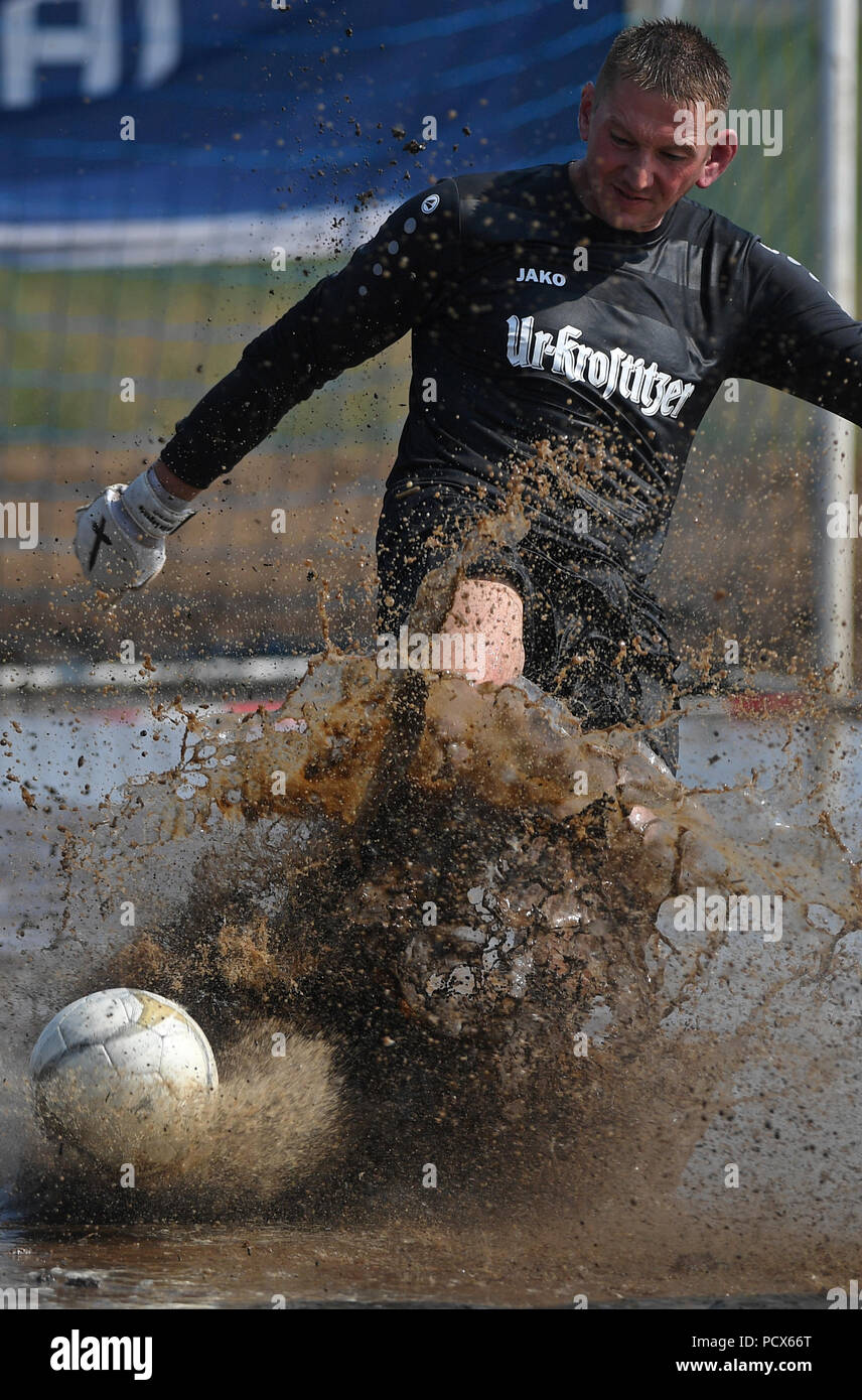 Muddy soccer players hi-res stock photography and images - Alamy