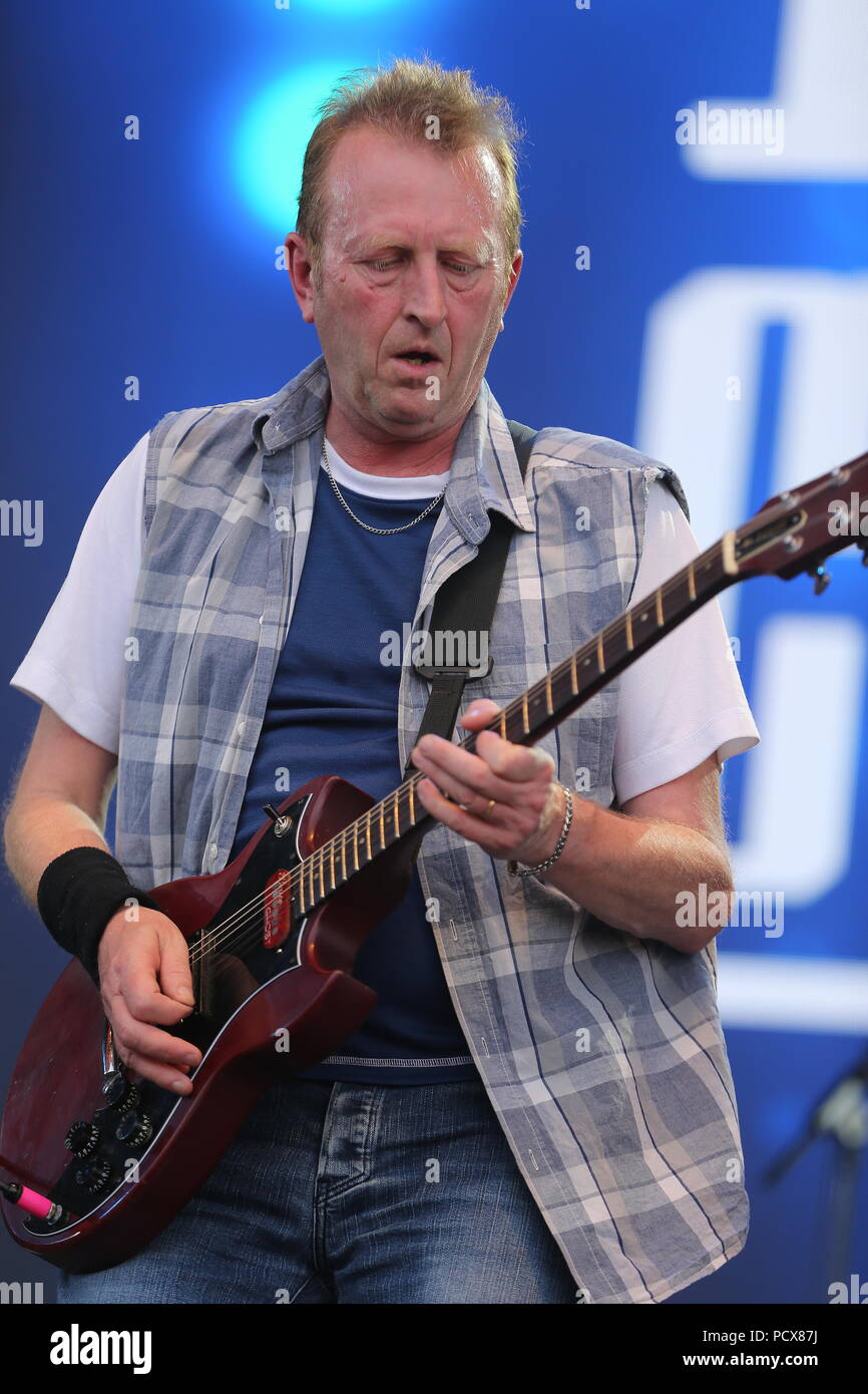 Mark brzezicki hi-res stock photography and images - Alamy