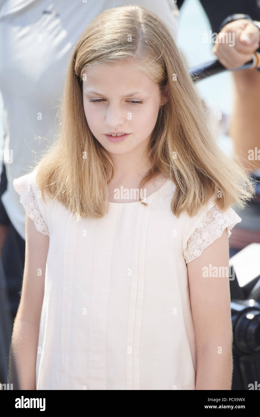 Real princess crown hi-res stock photography and images - Alamy