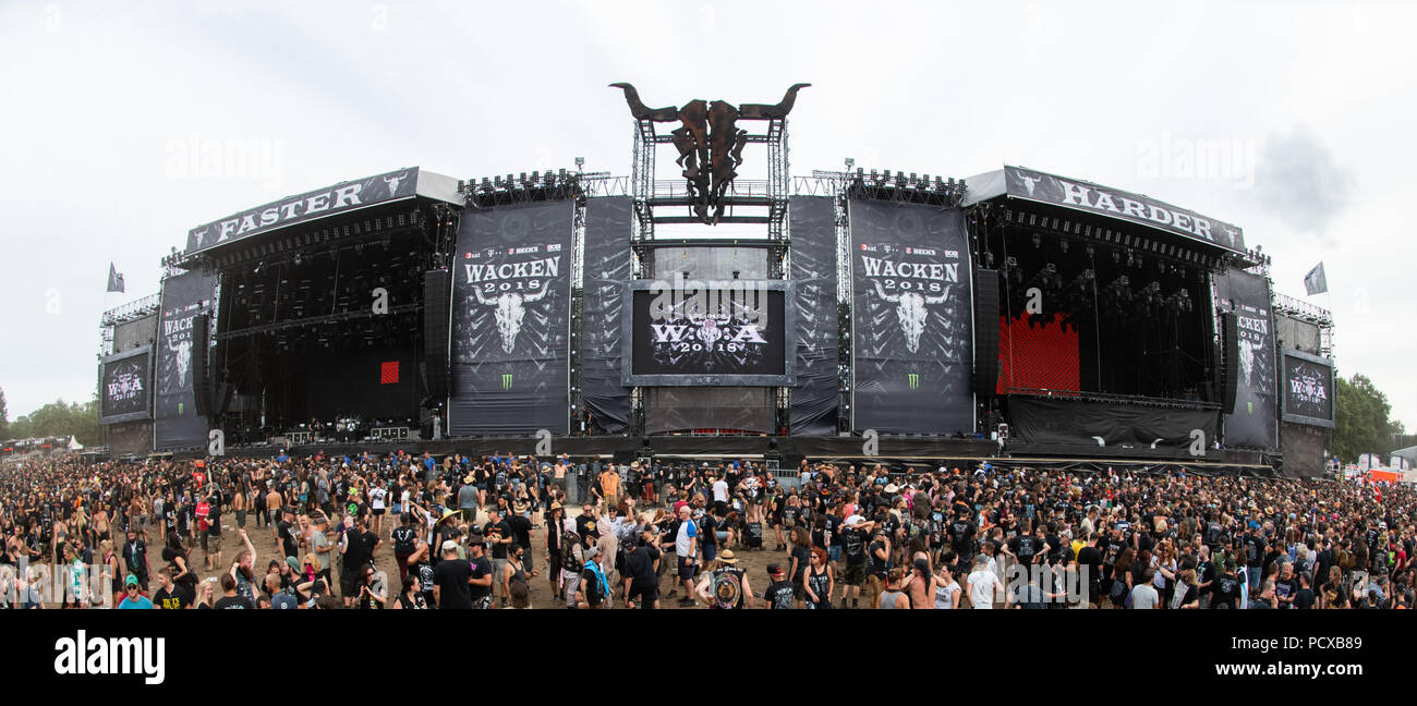 Wacken, Germany. 04th Aug, 2018. A large crowd of festival attendees ...