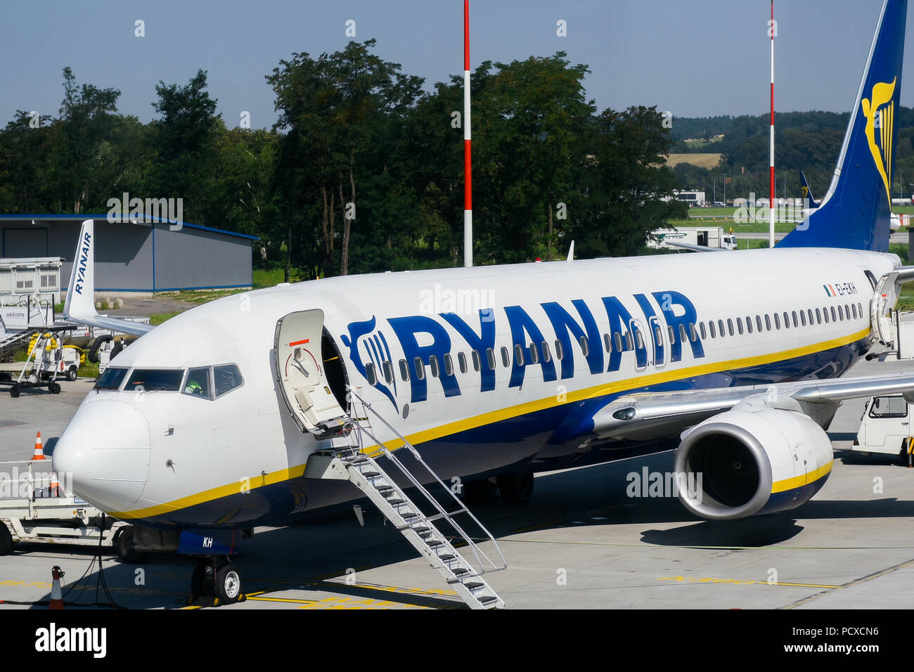 Krakow, Poland. 4th Aug, 2018. A Ryanair aircraft Boeing 737-800 at ...