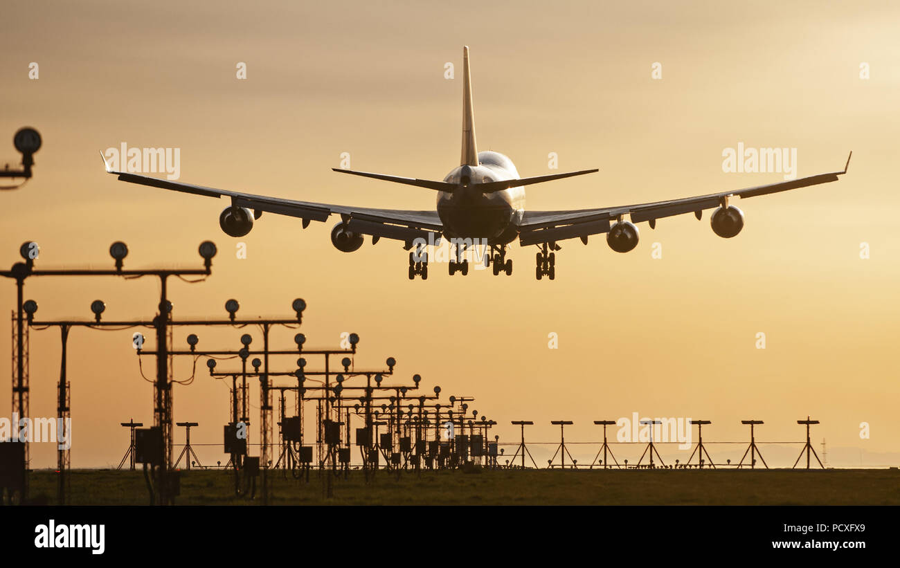 Boeing 747 avion hi-res stock photography and images - Alamy