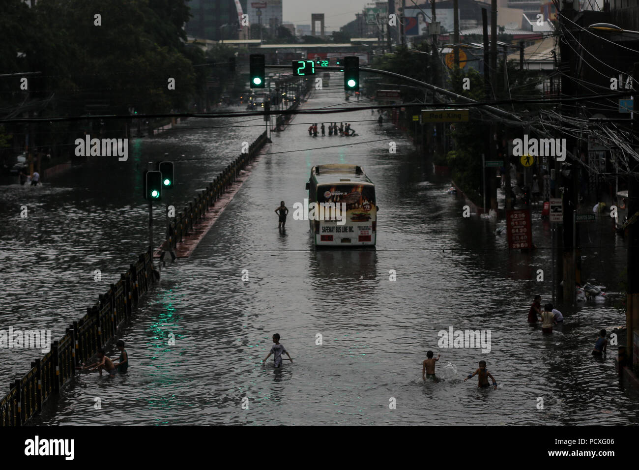 Flooded street in manila hi-res stock photography and images - Alamy