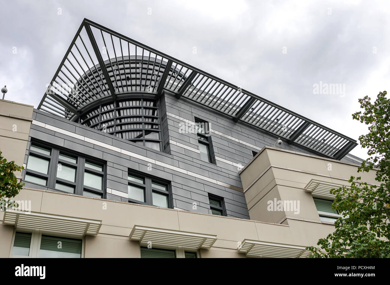 Modern house roof hi-res stock photography and images - Alamy