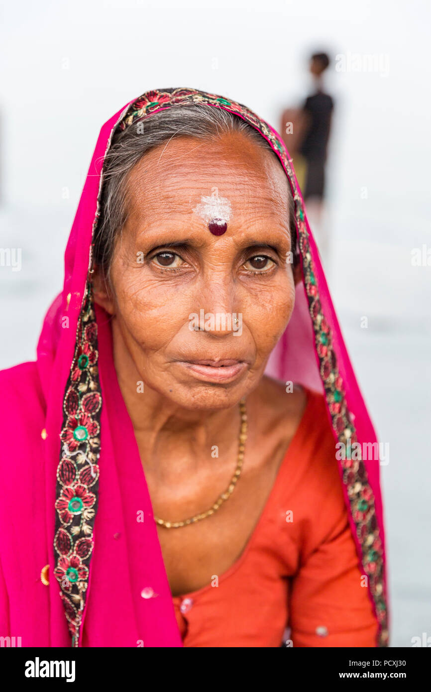 Pretty tamil girl hi-res stock photography and images - Alamy