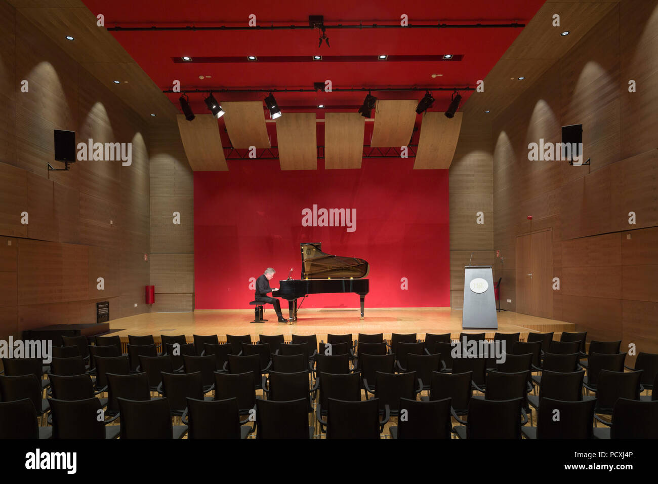 öffentliches instrument hi-res stock photography and images - Alamy