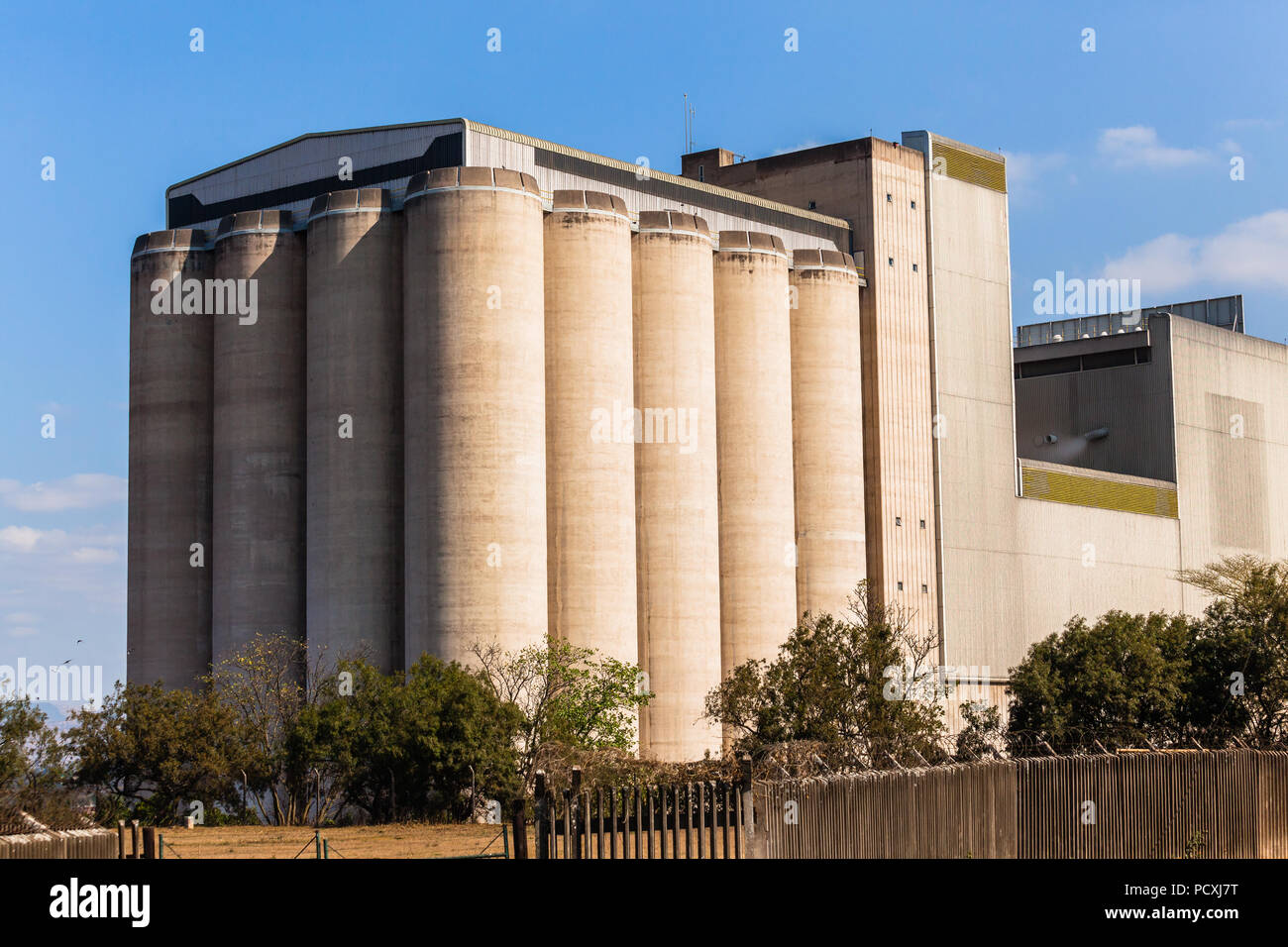 Grain storage tanks hi-res stock photography and images - Alamy