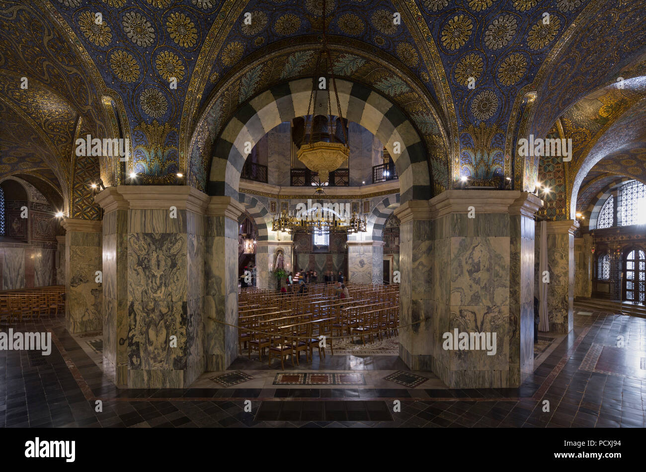 Karolingisches oktogon hi-res stock photography and images - Alamy