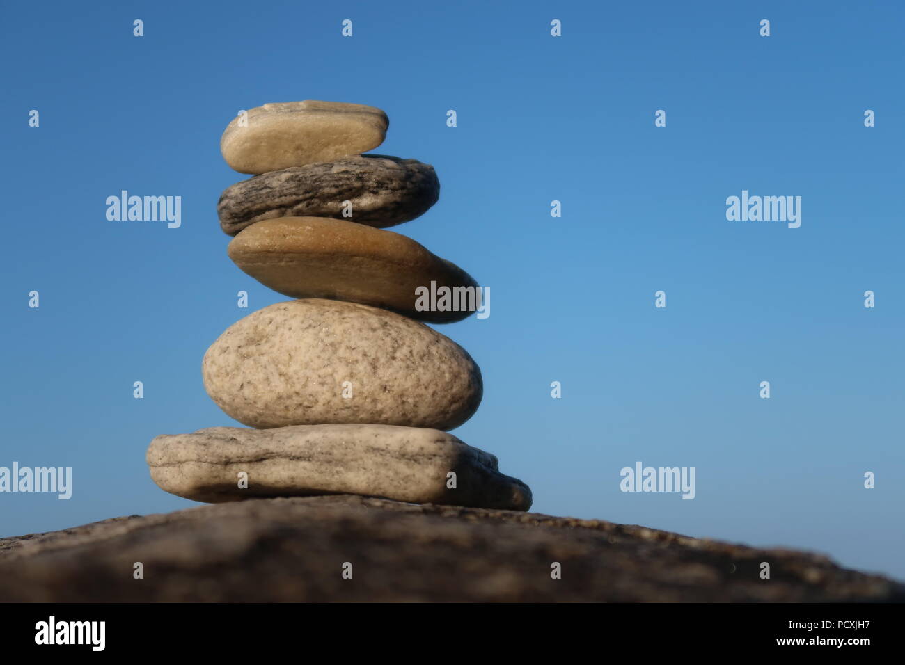 Stone balancing hi-res stock photography and images - Alamy