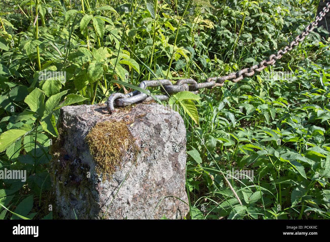 Post and chain barrier hi-res stock photography and images - Alamy