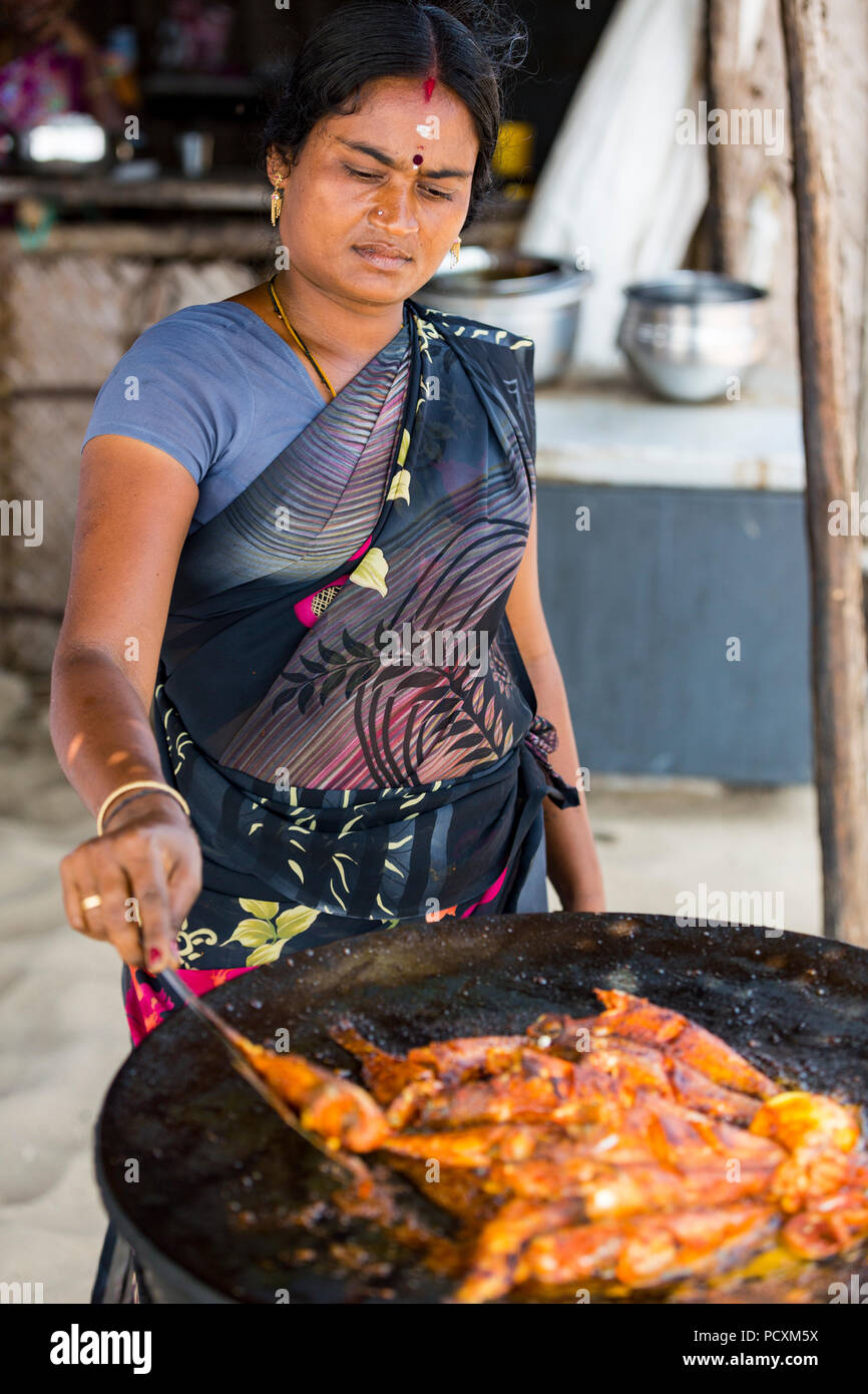 India tamil nadu woman cooking hi-res stock photography and images - Alamy