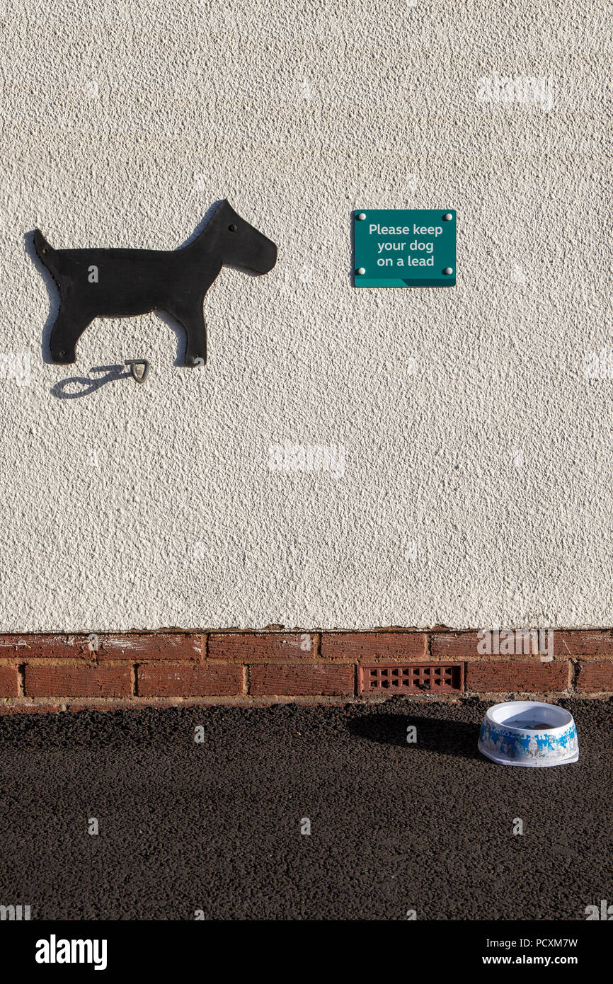 Dog on a lead sign hi-res stock photography and images - Alamy