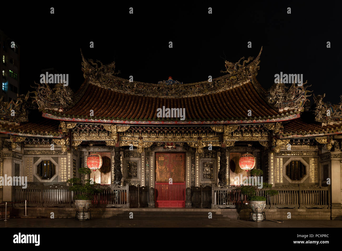 Lungshan (aka Longshan) Temple, historic Buddhist and Taoist temple ...