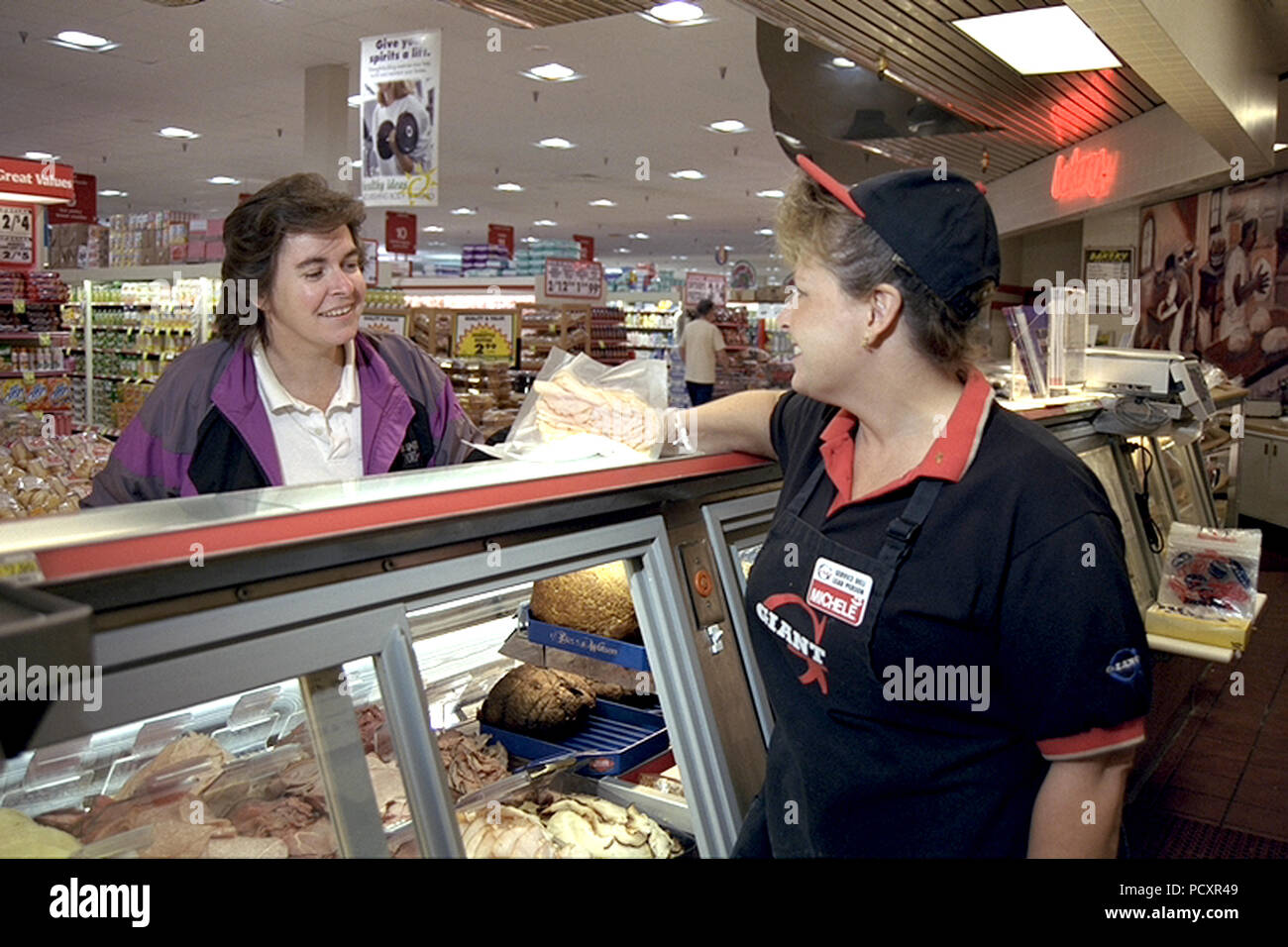 Deli section hi-res stock photography and images - Alamy