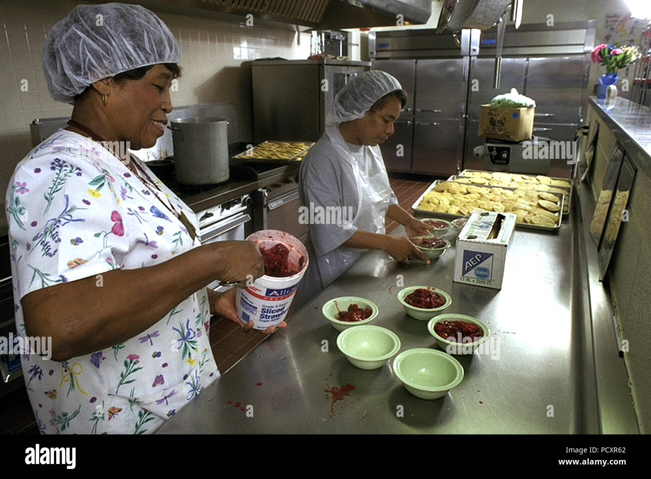 Institutional food service hi-res stock photography and images - Alamy
