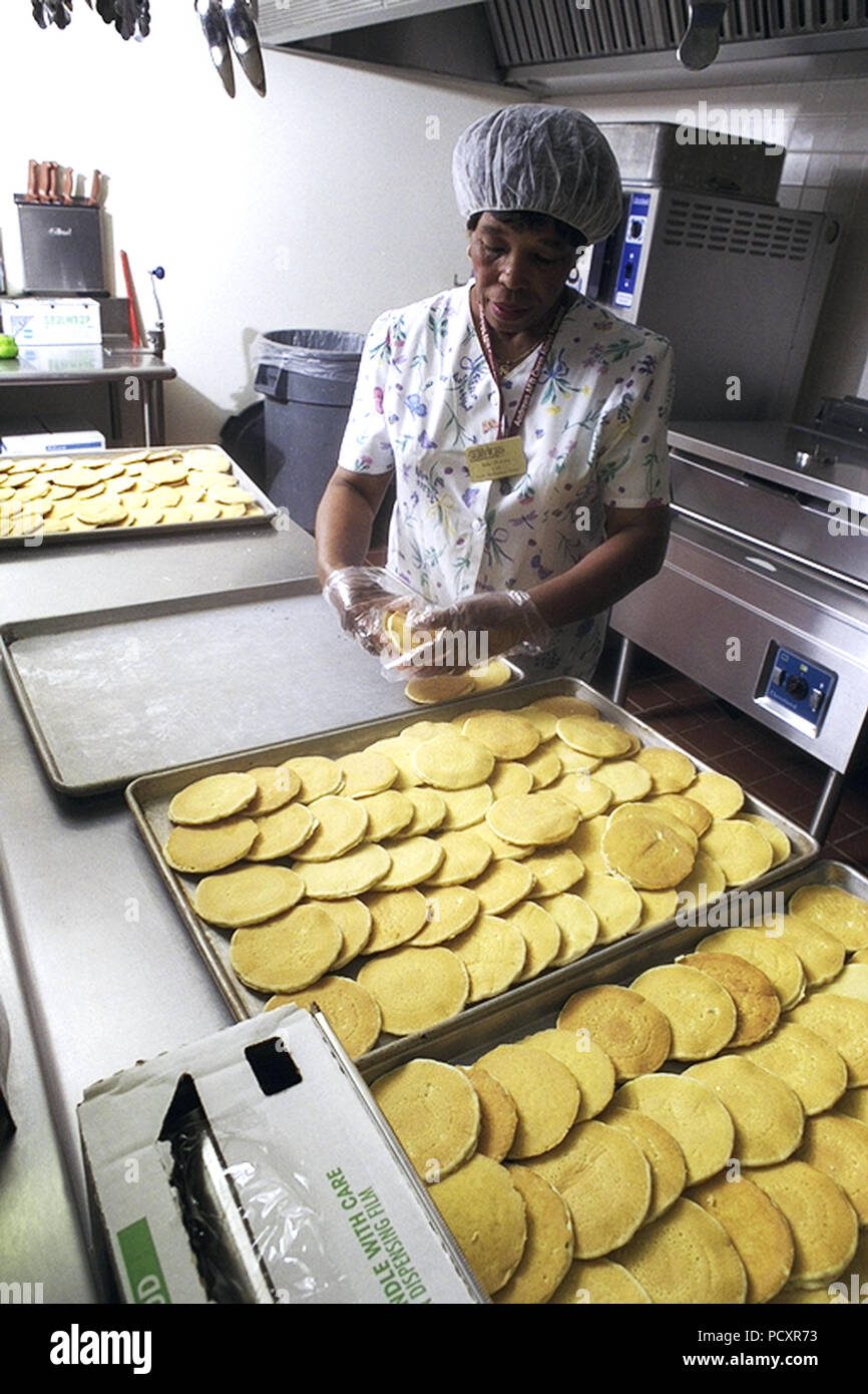 August 1999 - Food Service Personnel At Work Stock Photo - Alamy