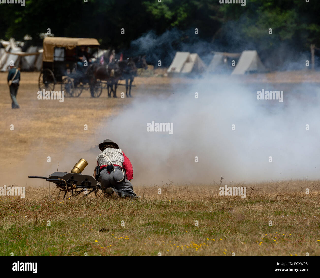 English civil war cannon firing hi-res stock photography and images - Alamy