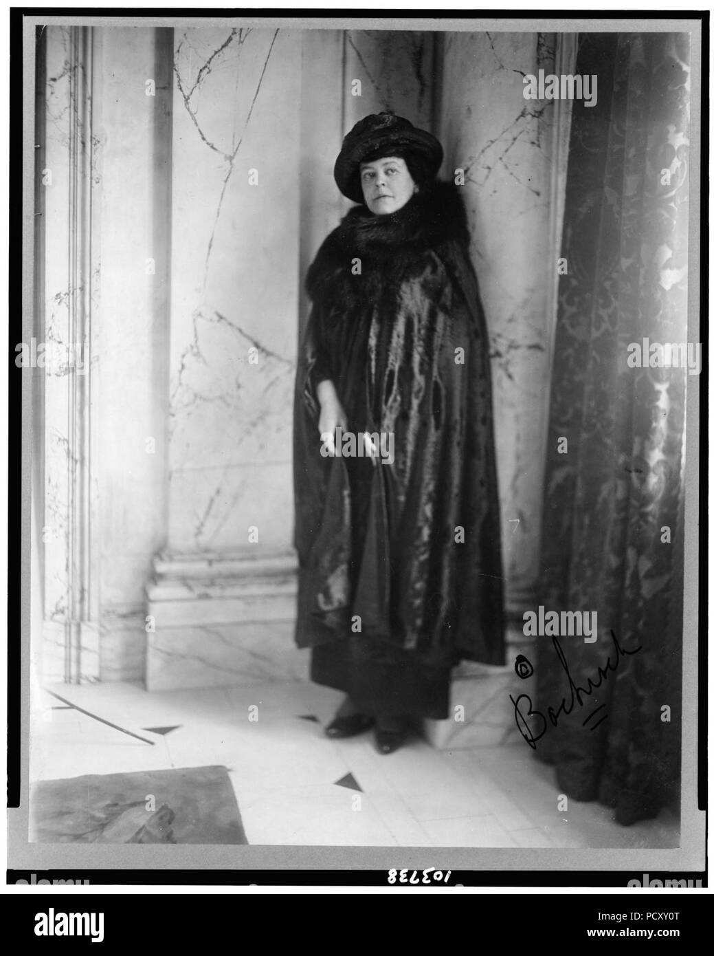 Alva E. Belmont, full-length portrait, standing, leaning against column ...