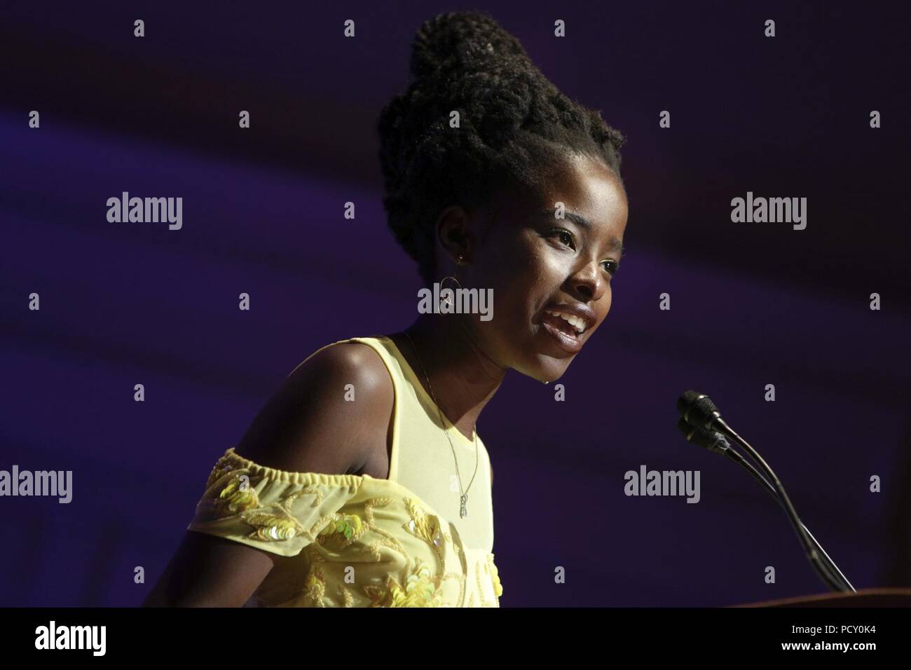 Amanda Gorman - speaking at Stock Photo - Alamy