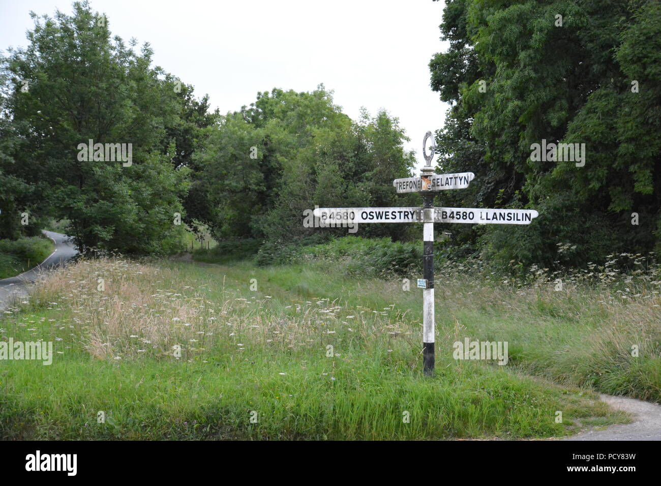 oswestry old racecourse signpost to llansilin and oswestry on the offas ...