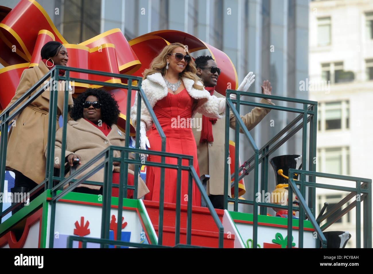 New York Ny November 26 Mariah Carey Attends The 89th Annual Macys