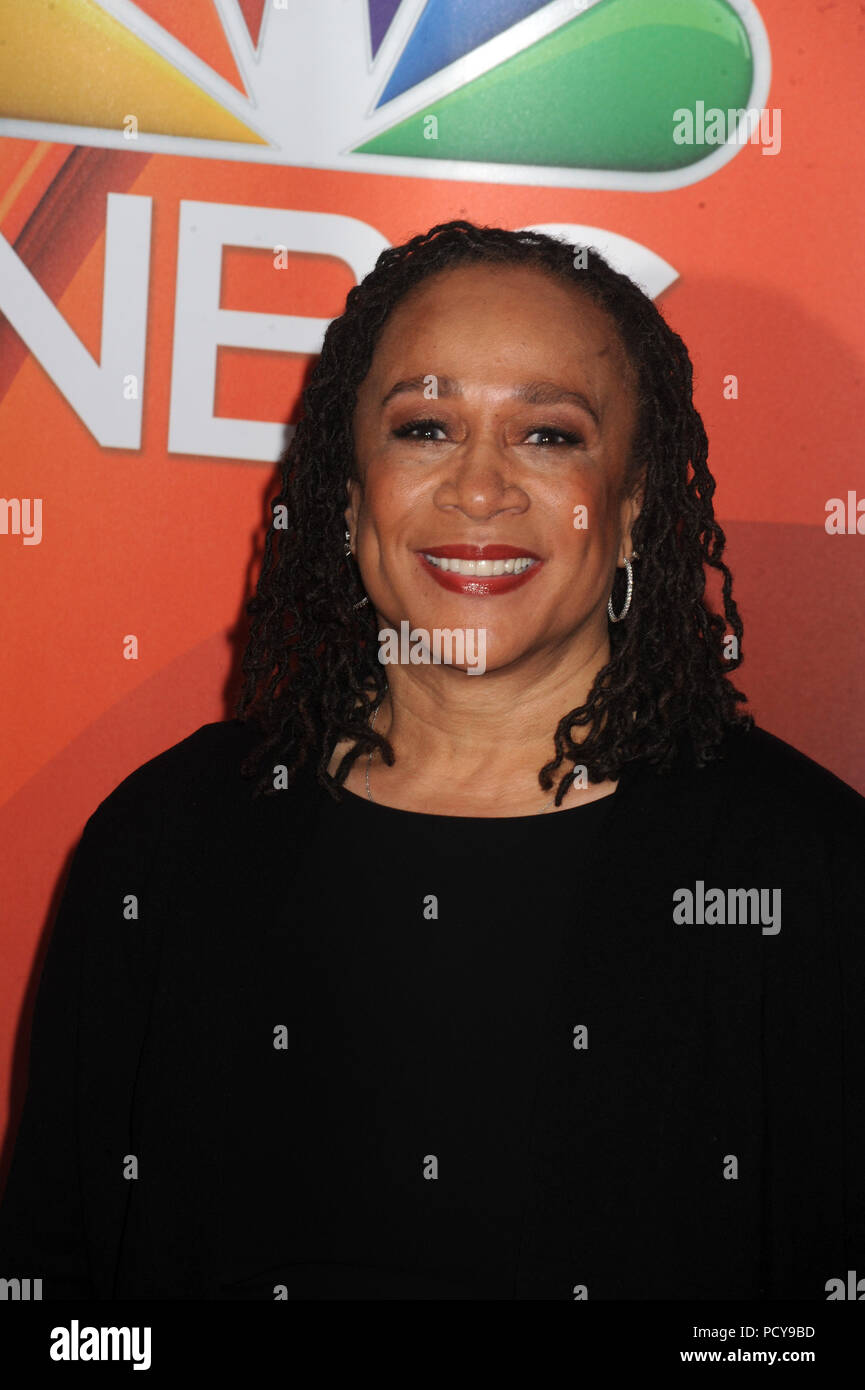 NEW YORK, NY - MAY 11: S Epatha Merkerson attends the 2015 NBC Upfront ...