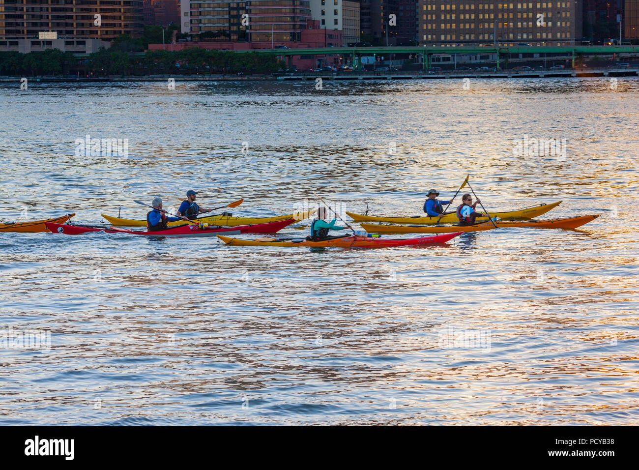 Kayaking in the city hi-res stock photography and images - Alamy