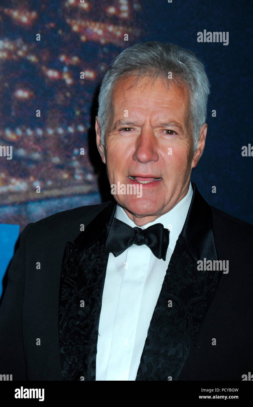 NEW YORK, NY - FEBRUARY 15: Alex Trebek attends the SNL 40th ...