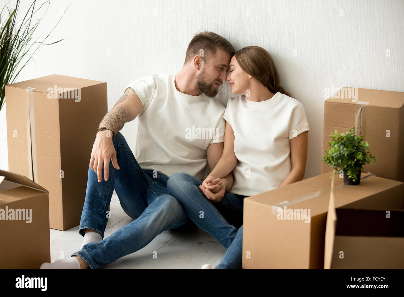 Moving buyer hi-res stock photography and images - Alamy