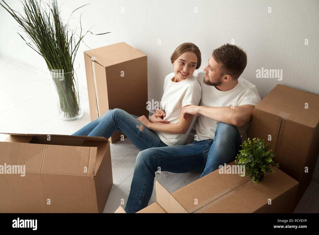 Couple sitting on floor hugging hi-res stock photography and images - Alamy