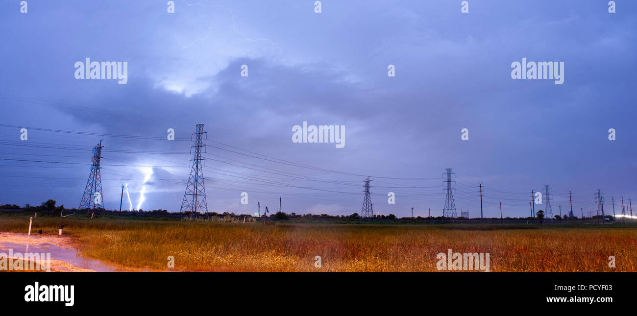 Lightning strikes power lines hi-res stock photography and images - Alamy