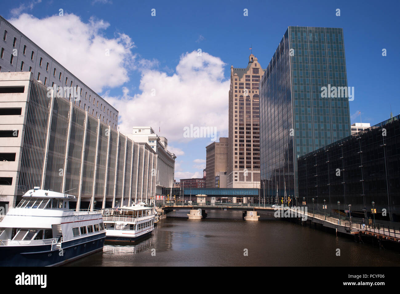 Milwaukee river boat hi-res stock photography and images - Alamy