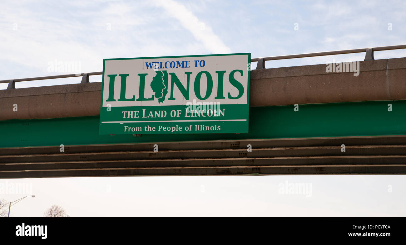 A green reflective highway sign welcomes travelers to Illinois Stock ...