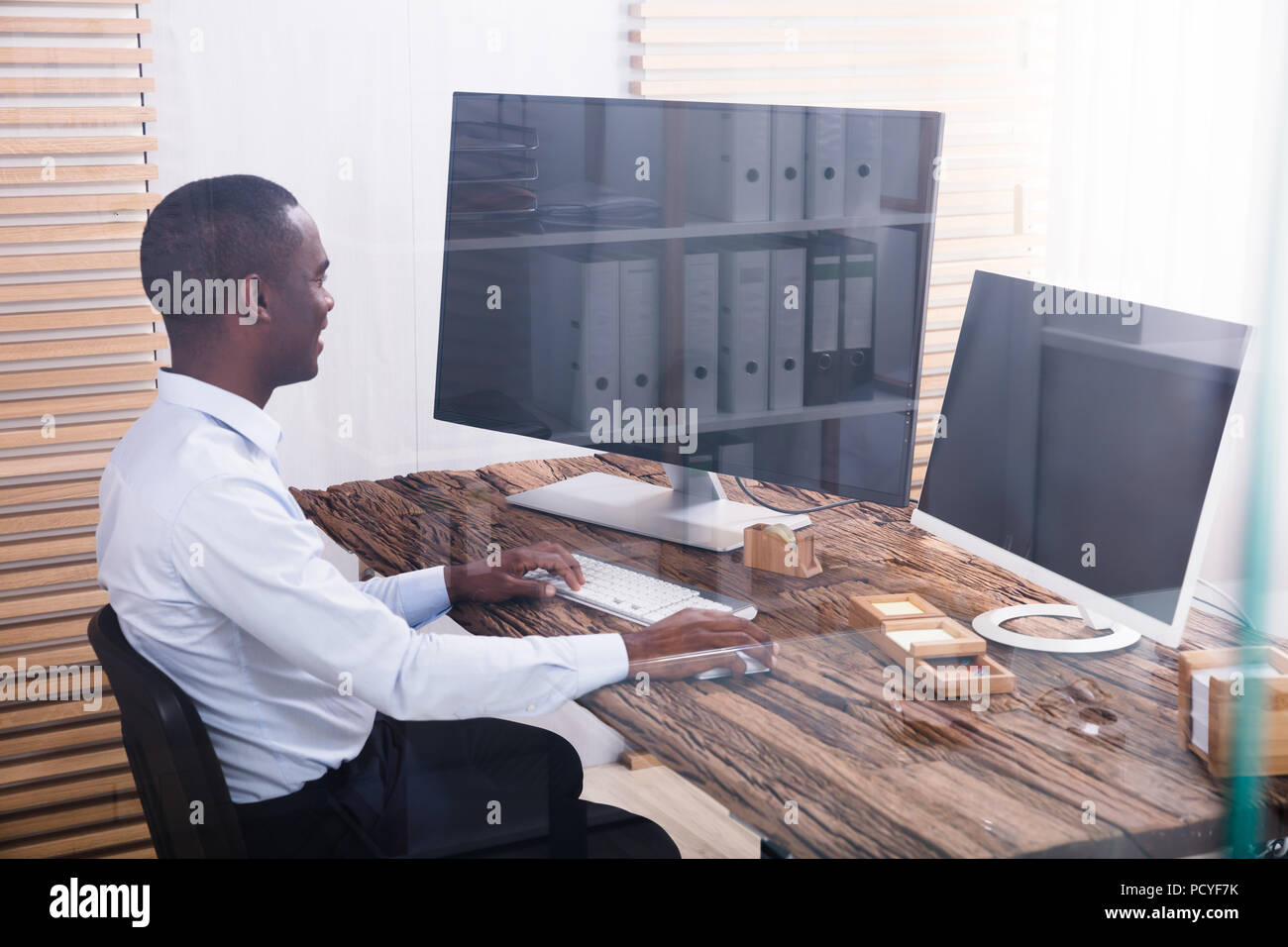 Office computers technology hi-res stock photography and images - Alamy